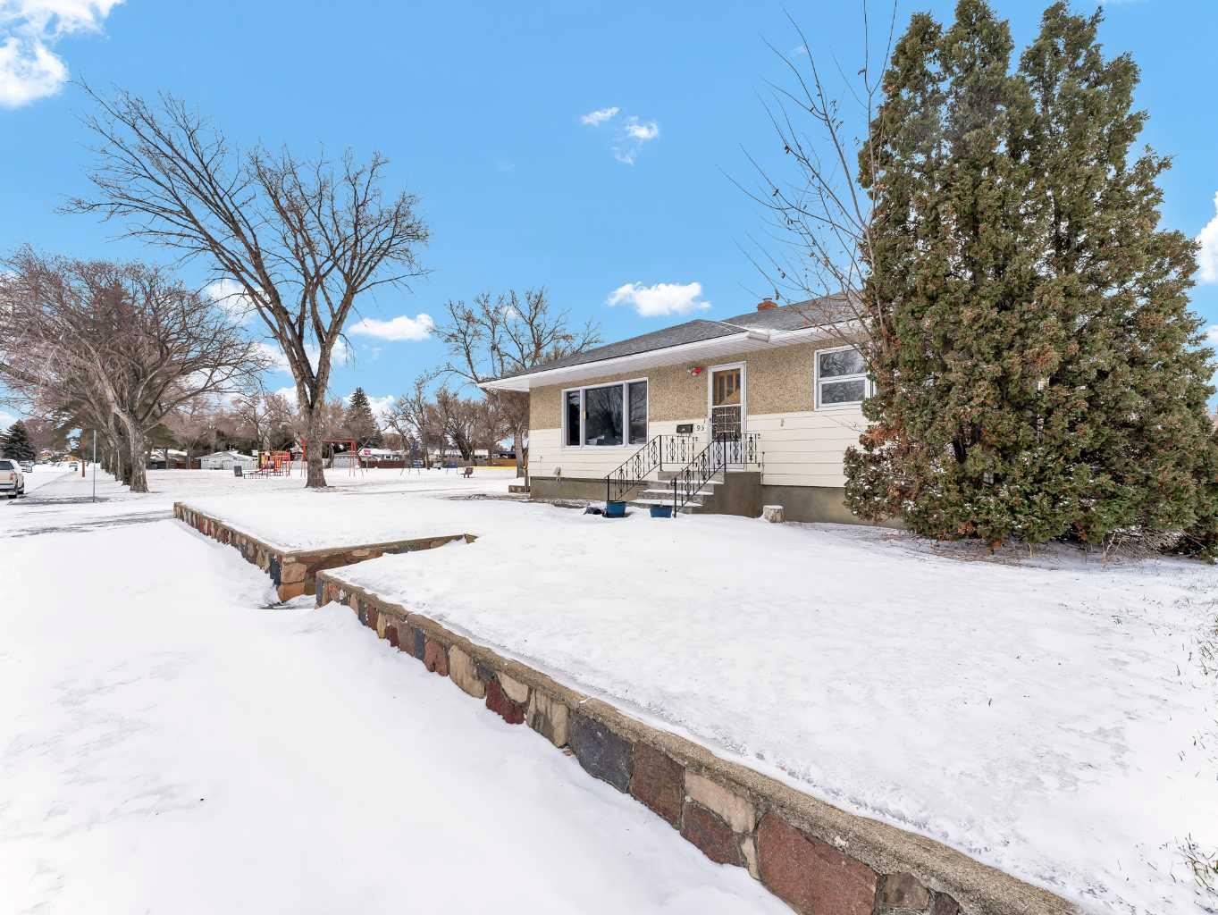 95 Connaught Drive SW, Medicine Hat, Alberta T1A5H5 Sold History ...