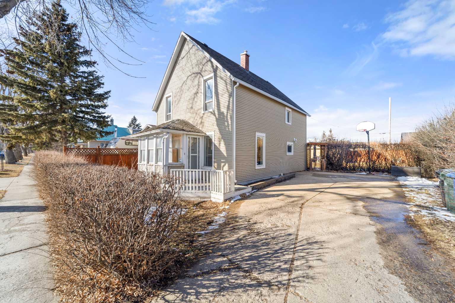 2010 23 Avenue, Didsbury, Alberta T0M0W0 Sold History | HouseSigma