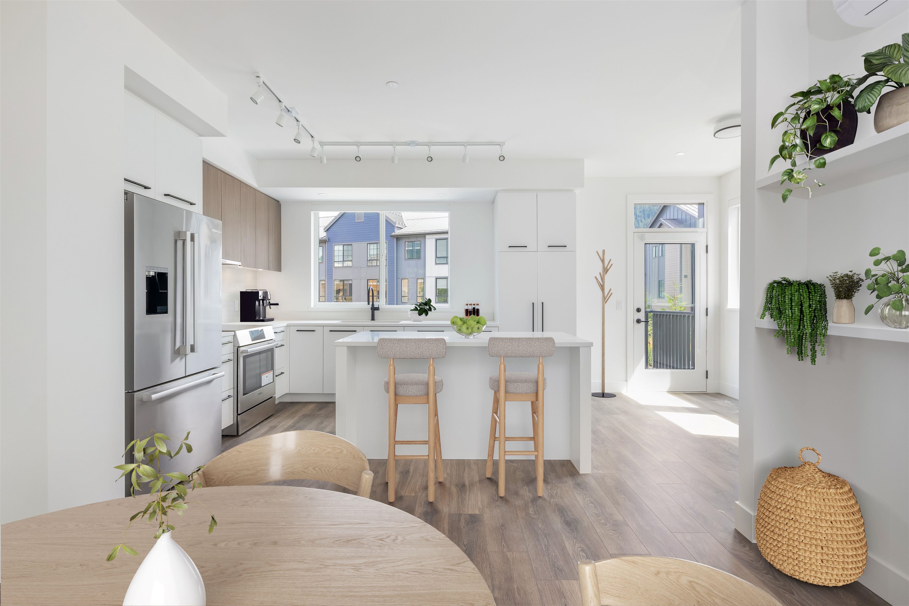 38019 HELM WAY, Squamish, British Columbia V8B1A8 For Sale | HouseSigma