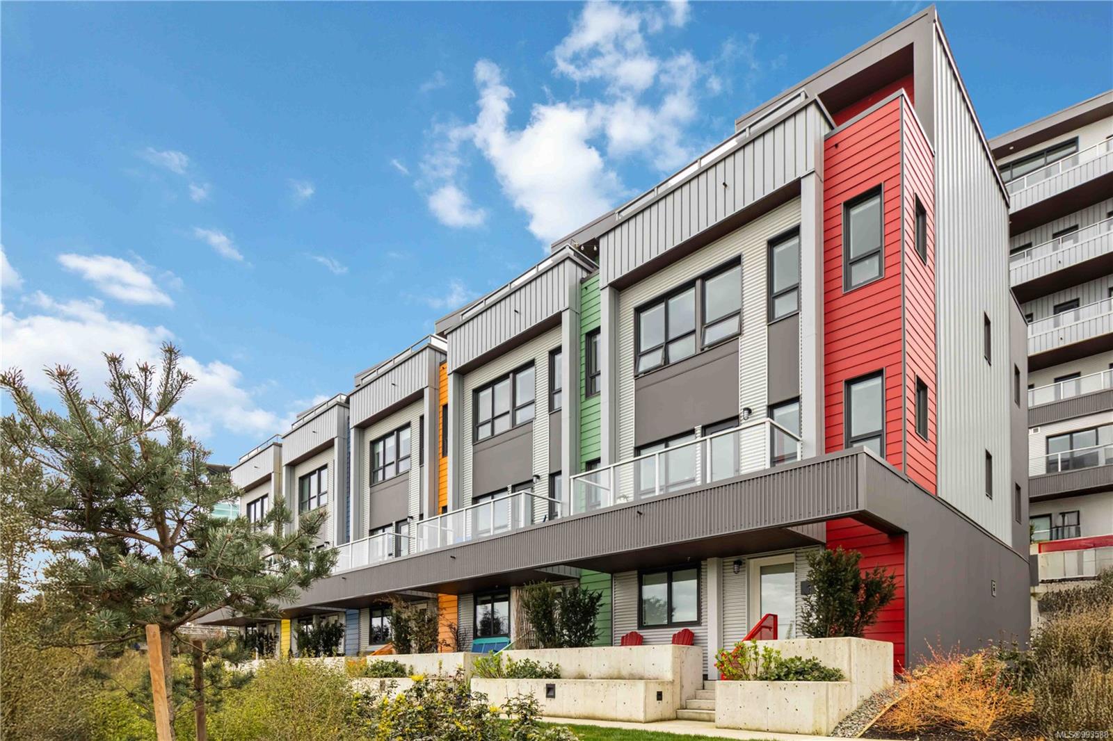 2 - 757 Tyee Rd, Victoria, British Columbia V9A0J6 For Sale | HouseSigma